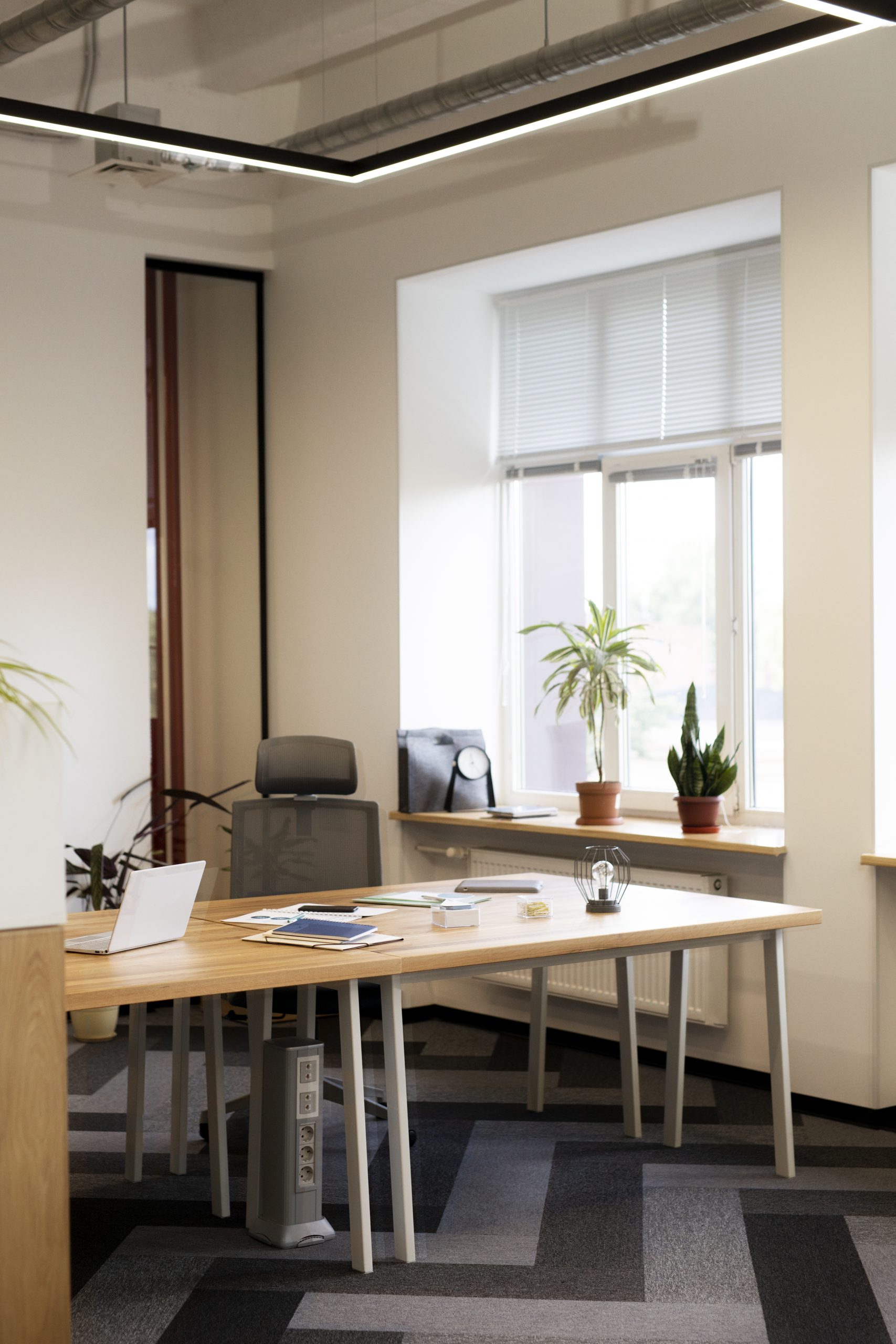 Serviced Offices Boost Intergenerational Collaboration